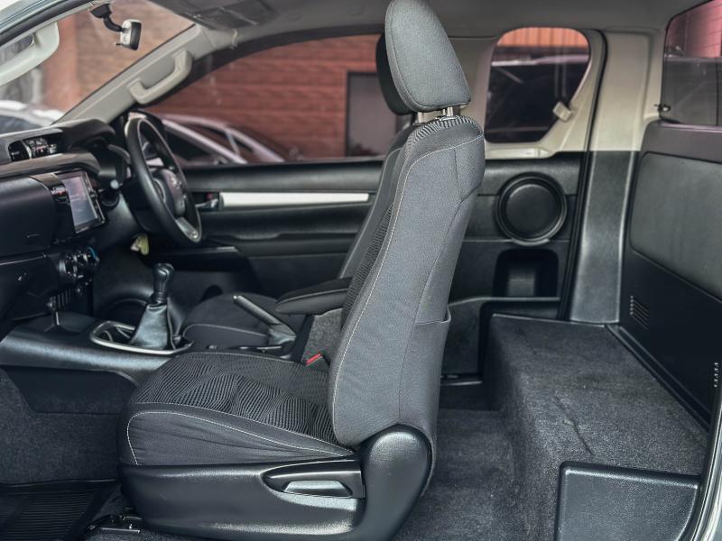 REVO CAB 2.4 ENTRY PRERUNNER รถมือสองเชียงใหม่ รถมือสองลำพูน รถยนต์มือสอง